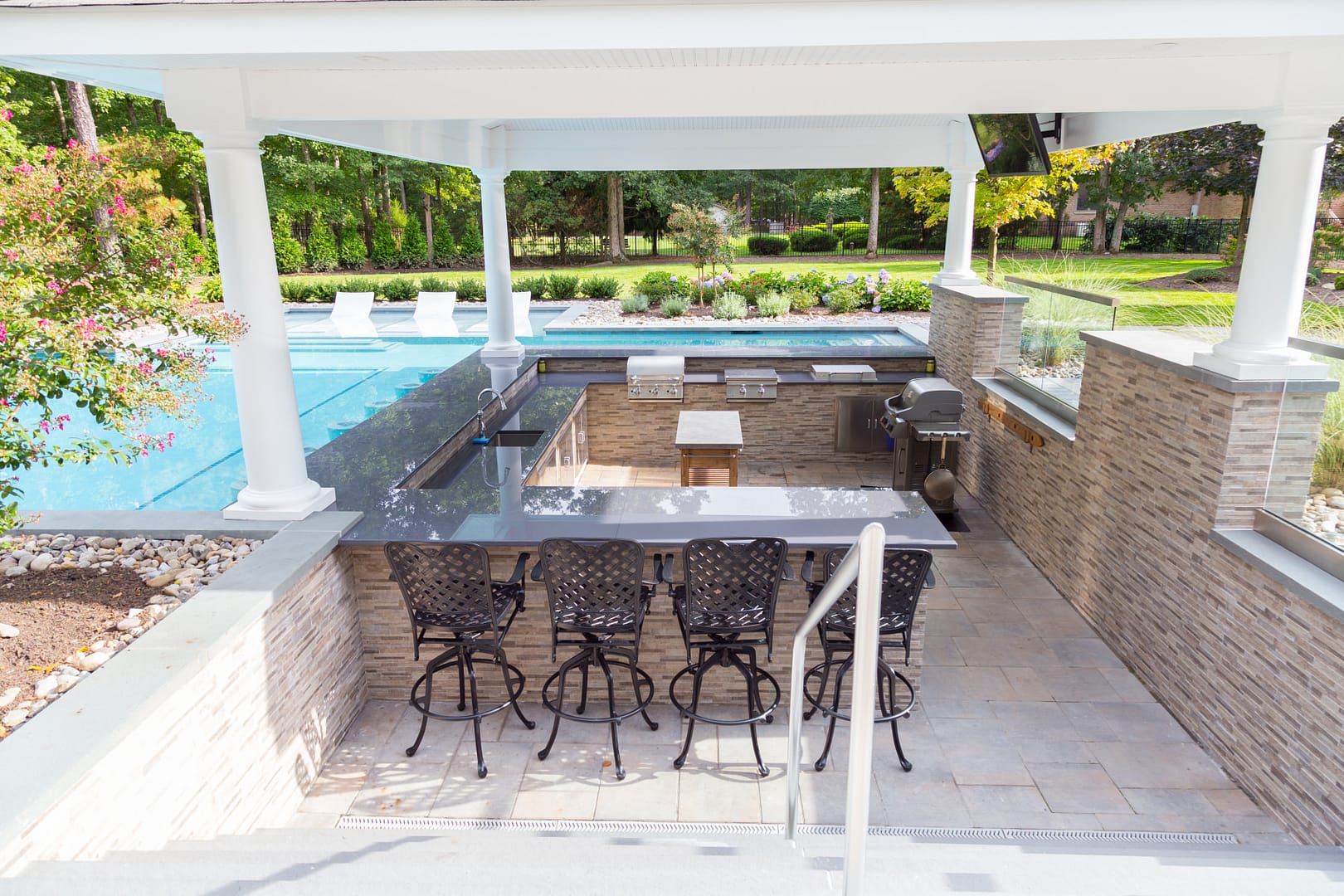 The Entertainer - Budd Pools & Spas